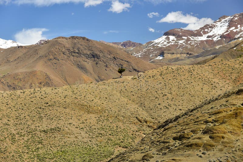 Rochas Nas Montanhas De Atlas Altas Em Marrocos. Foto de Stock - Imagem ...