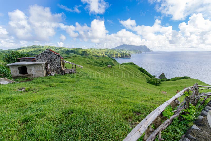 Monte De Mahatao Na Ilha De Batan, Batanes Imagem de Stock - Imagem de ...