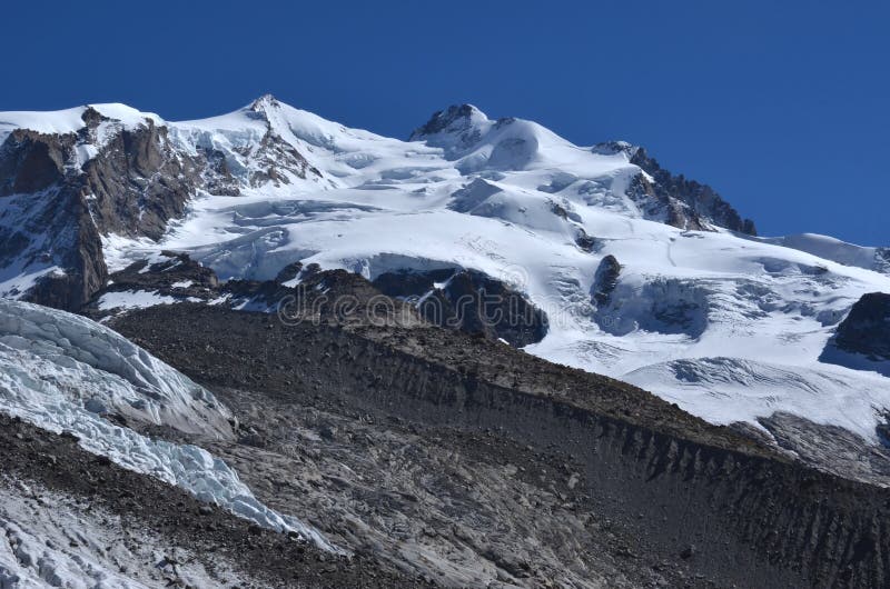 Monte Rosa imagen de archivo. Imagen de suiza, alpestre - 34977351