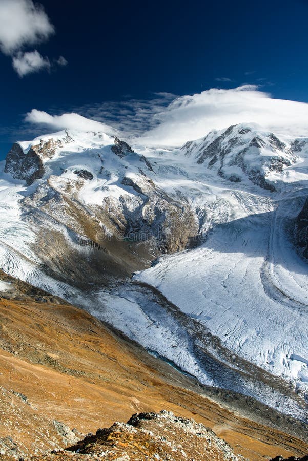 Lyskamm Al Massiccio Di Monte Rosa, Paesaggio Del Ghiacciaio Alpino ...
