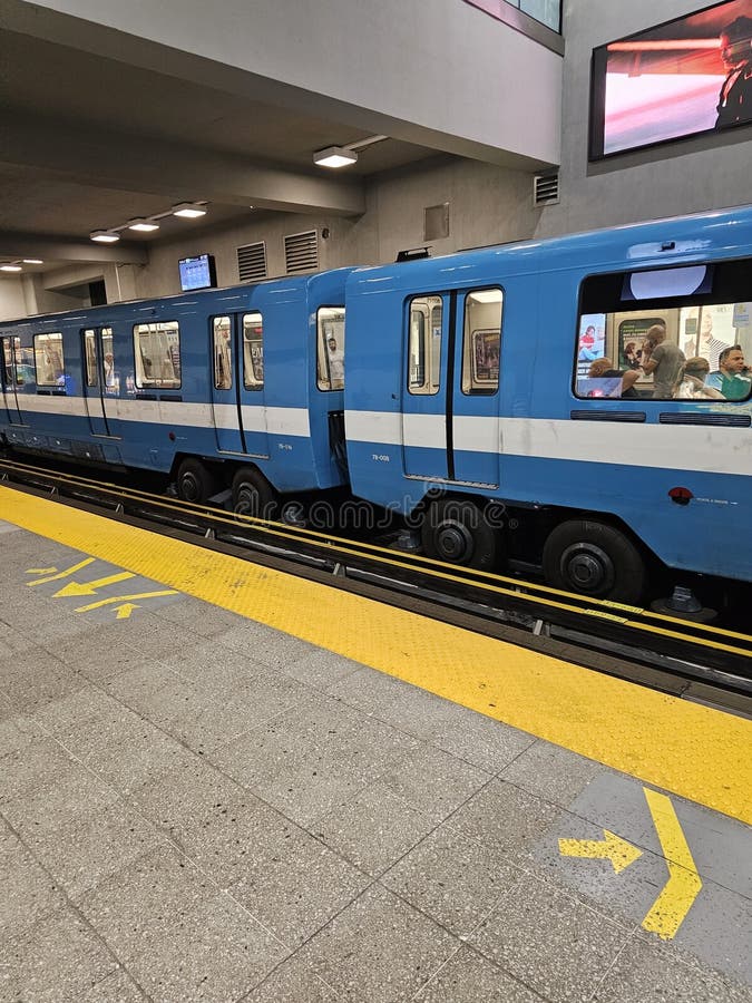 Montréal Subway Underground Quebec French Editorial Image - Image of ...