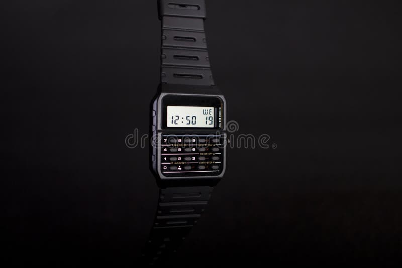 Montre De Digital Avec La Calculatrice Image stock - Image du ...
