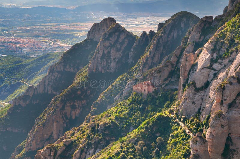 Montserrat berg spain fotografering för bildbyråer. Bild av landmärke ...
