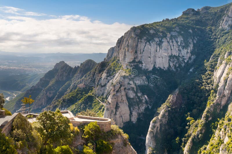 Montserrat berg spain fotografering för bildbyråer. Bild av landmärke ...