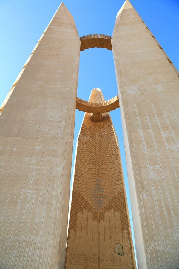 Monument of Aswan dam editorial photography. Image of monument - 67949502