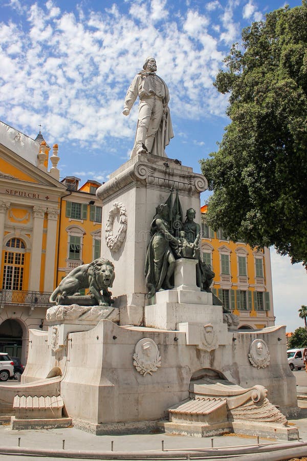 Monument Aux Garibaldi, Standbeeld Van Garibaldi in Nice Stock Foto ...