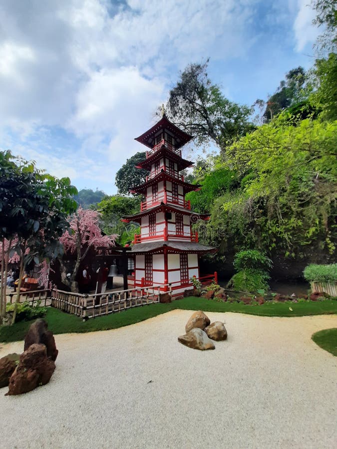 Monument of ChinaTown stock image. Image of chinas, buliding - 269076577
