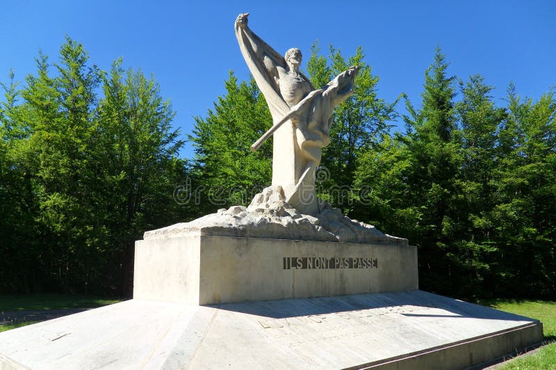 Monument du Mort-Homme imagen de archivo. Imagen de francés - 96733541