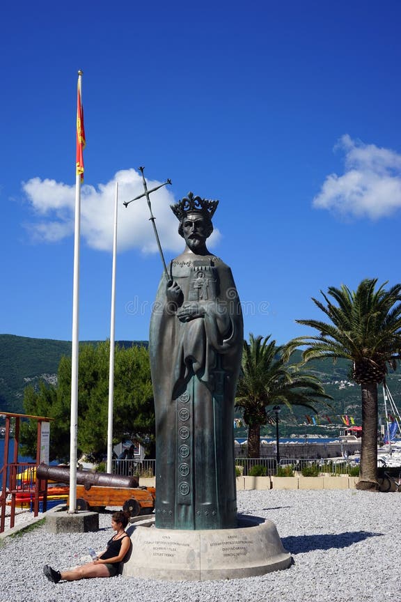 Monument du Roi Tvrtko I photographie éditorial. Image du arbre - 78729057