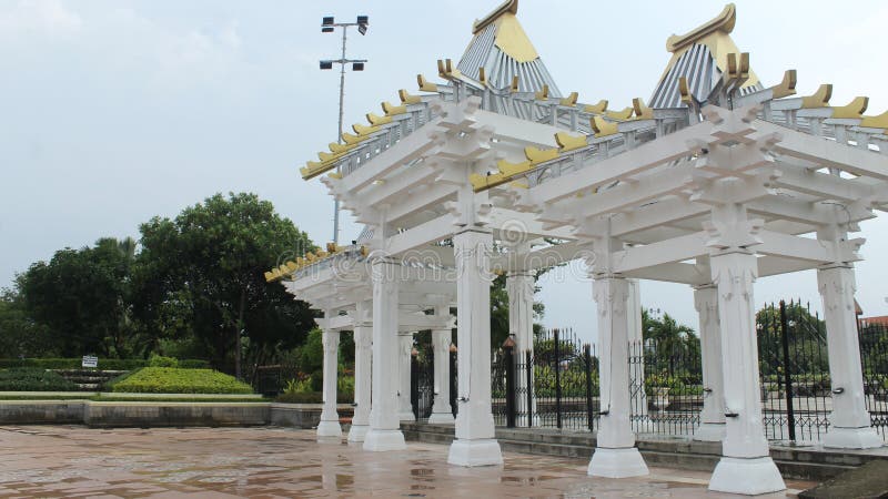 Monument entrance gate editorial image. Image of heroes - 212959280