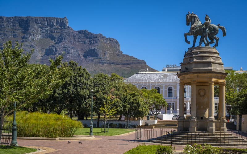 A Monument in Front the Table Mountain in Cape Town Stock Photo - Image ...