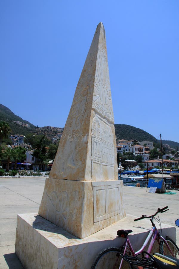 Monument on the Harbour Front Stock Photo - Image of monument, sokak ...
