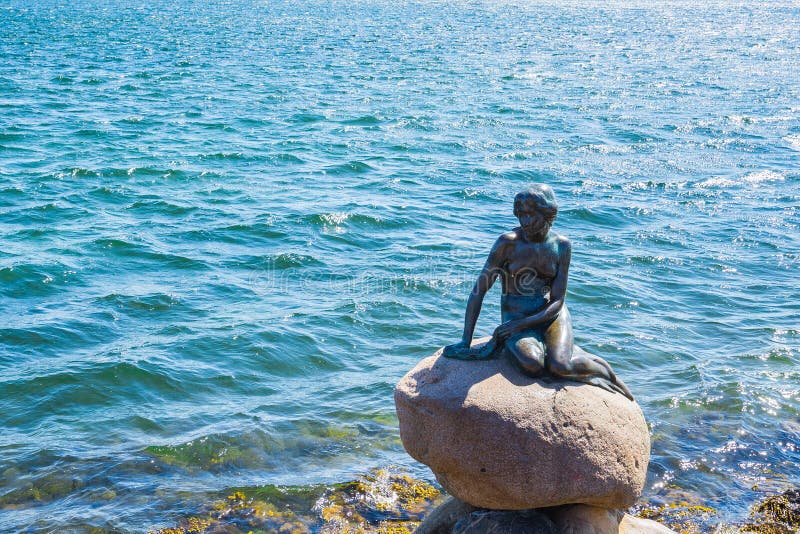 The Monument of the Little Mermaid in Copenhagen, Denmark Editorial ...