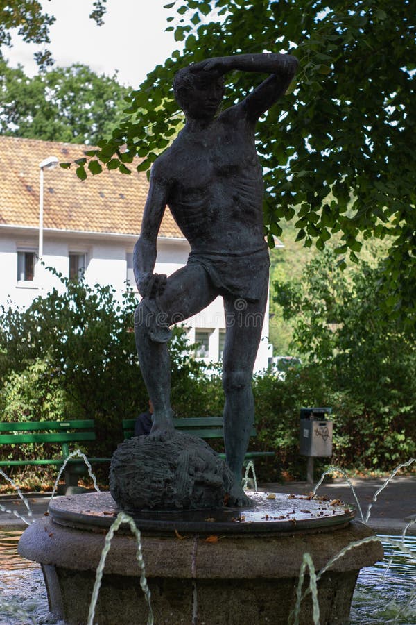 David And Goliath Sculpture By Richard Hess On The Zeil Pedestrian Zone ...