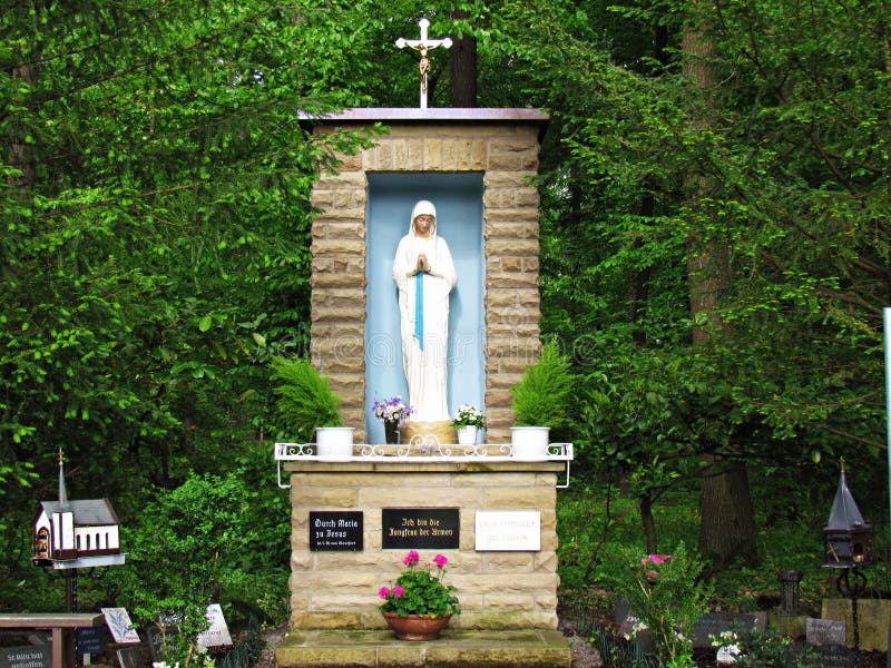 Monument, Statue, Tree, Memorial Stock Photo - Image of tree, monument ...