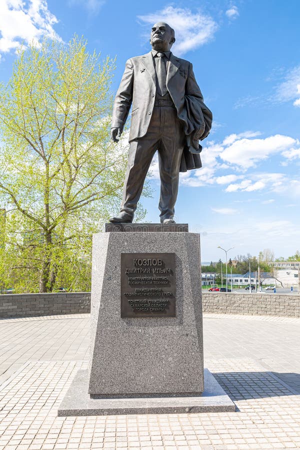 Famous Soviet monument editorial image. Image of world - 3509225