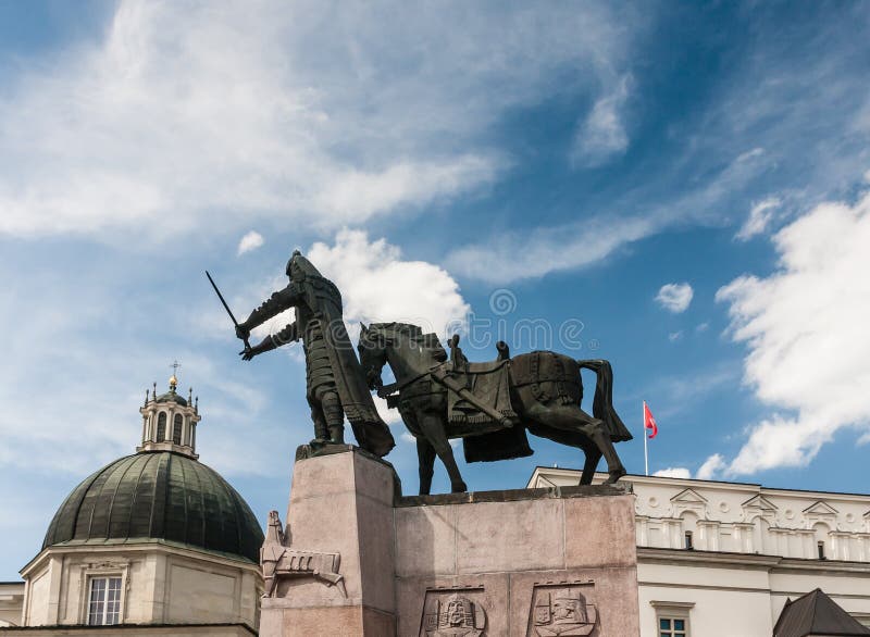 Monument To Duke Gediminas in Cathedral Square. Vilnius Editorial Stock ...