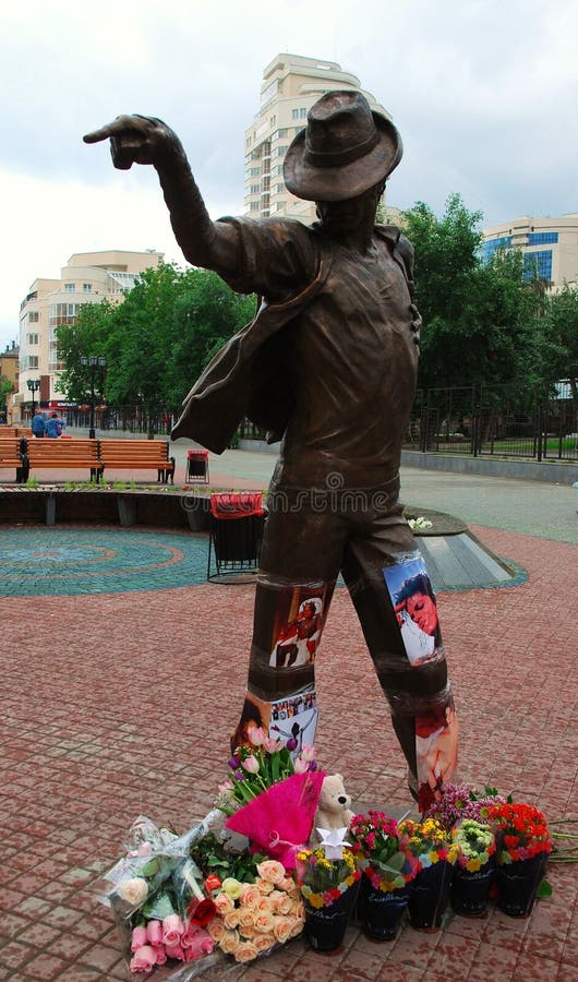 Monument To Michael Jackson. Editorial Stock Photo - Image of musician ...