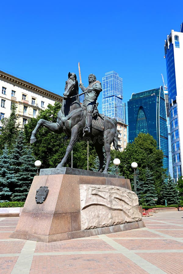 Monument To Russian Commander Pyotr Bagration in Moscow Editorial Image ...