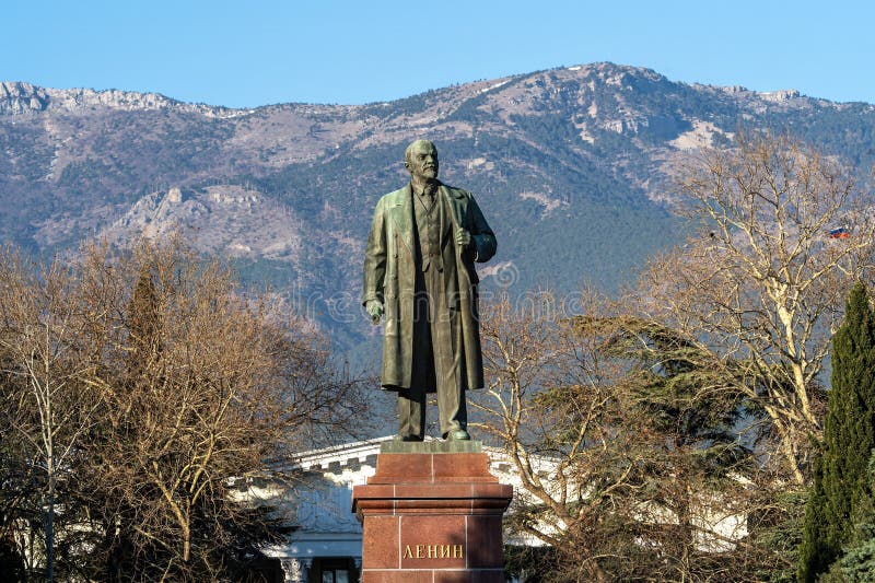 Monument to Vladimir Lenin editorial image. Image of city - 362562625