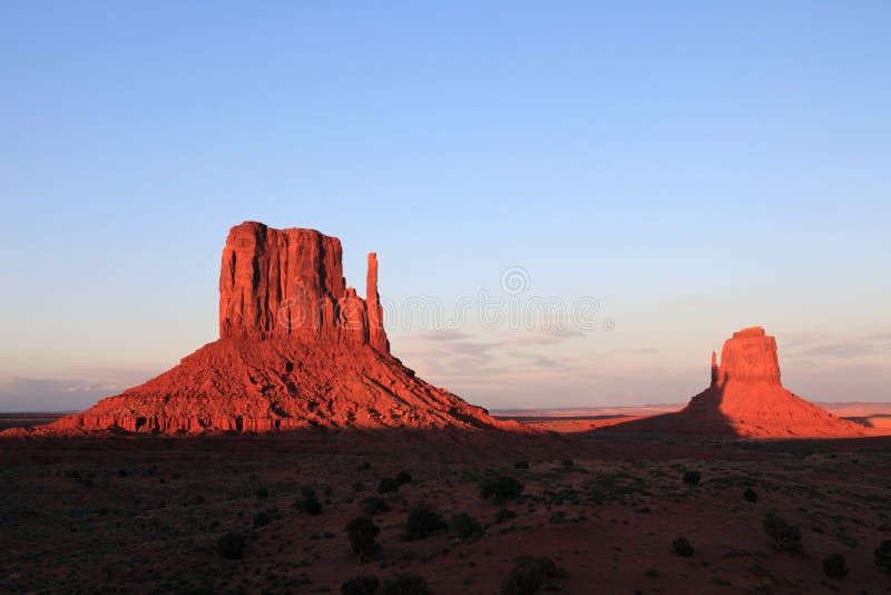 Monument valley at sunset stock image. Image of mitten - 14847309