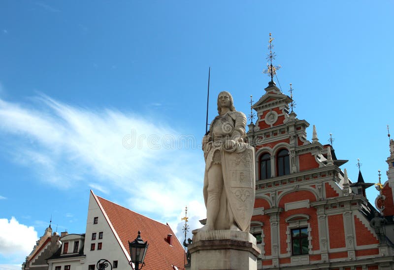 St. Roland Monument in Riga, Lettland Stockfoto - Bild von ...