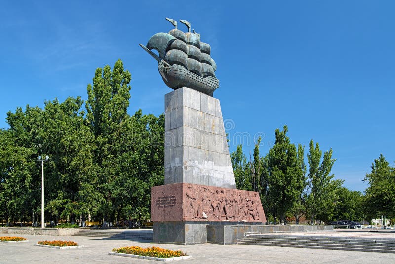 Monument Zu Den Ersten Schiffbauern in Kherson, Ukraine Redaktionelles ...