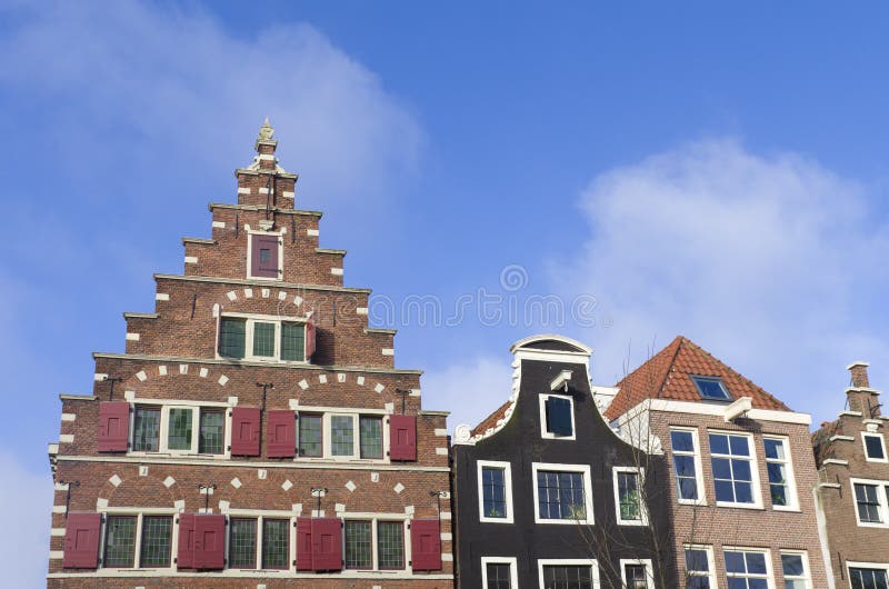 Huizen in Amsterdam stock afbeelding. Image of europa - 30019147