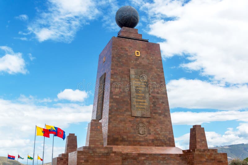 Monumento all'equatore immagine stock. Immagine di architettura - 55083231