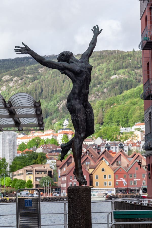 Monumento De Bronce En Bergen Norway Foto de archivo editorial - Imagen ...