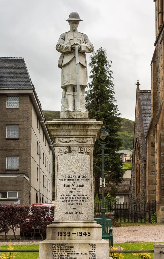 Monumento De Guerra En Fort William, Escocia Fotografía editorial ...