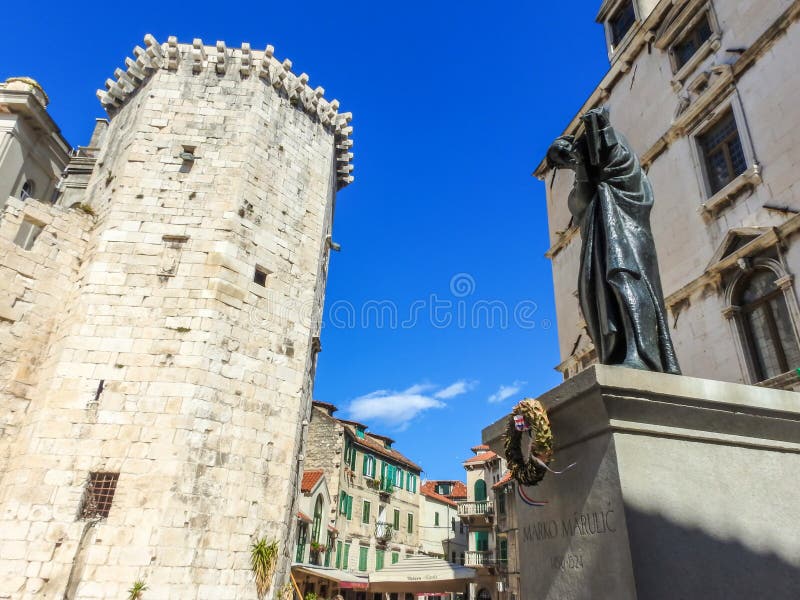 Monumento de Marko Marulic foto editorial. Imagem de poeta - 111457166