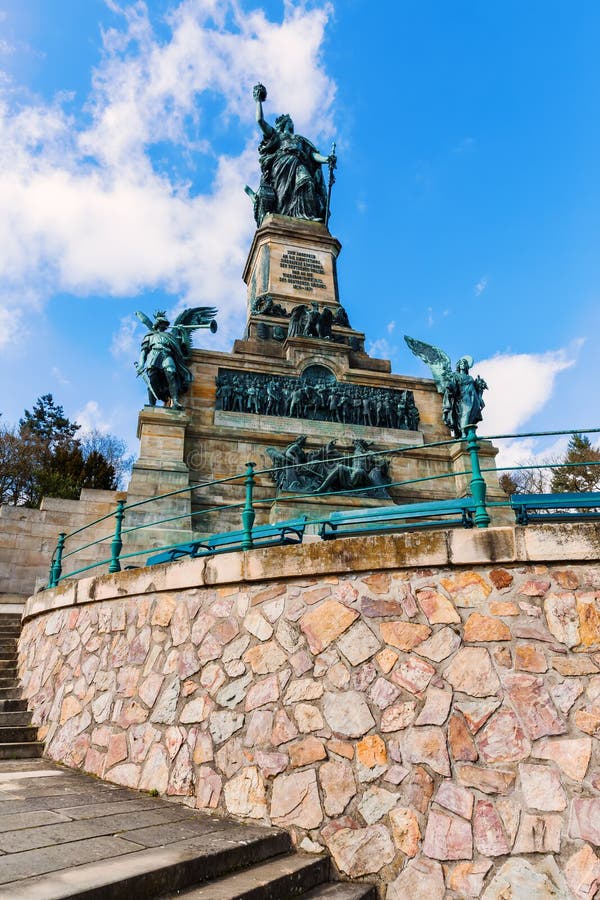 Monumento De Niederwald Em Ruedesheim am Rhein Imagem de Stock - Imagem ...
