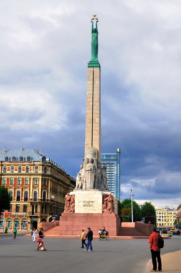 Il Monumento Riga Di Libertà Immagine Stock Editoriale - Immagine di ...