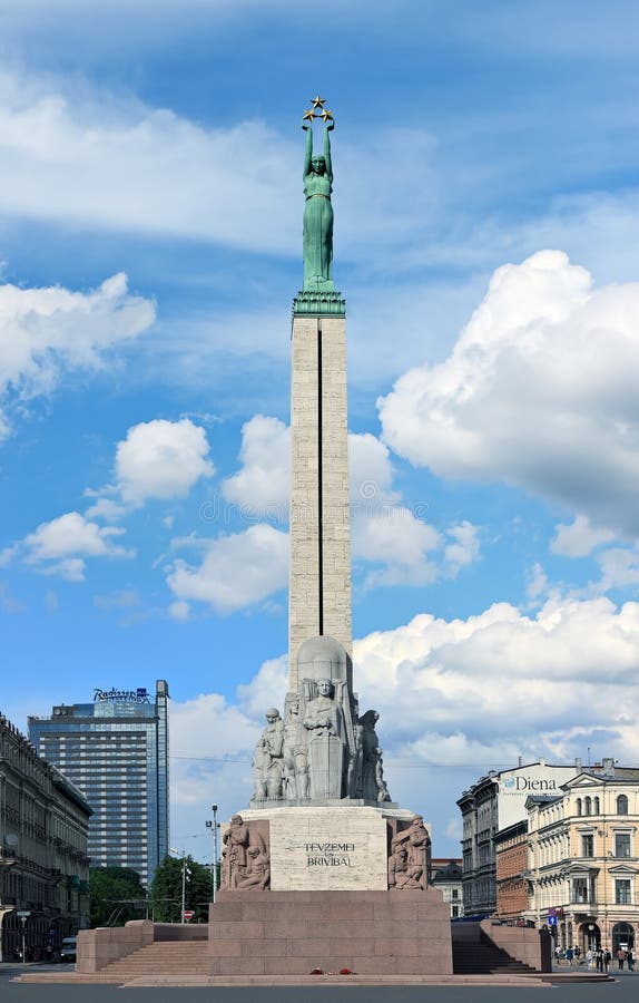 Monumento Di Libertà, Riga (Lettonia) Fotografia Editoriale - Immagine ...