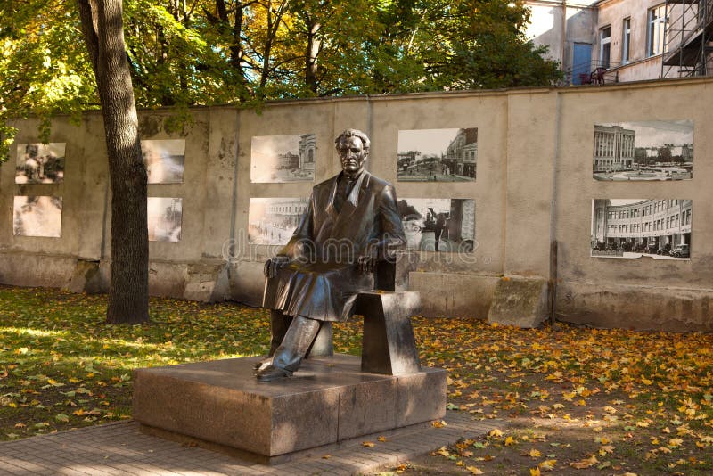 Monumento Do Presidente Kazys Grinius Imagem de Stock Editorial ...