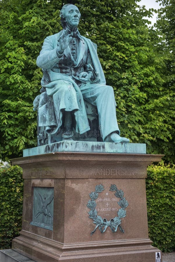 Monumento a Hans Christian Andersen Nel Giardino Del Re a Copenaghen ...