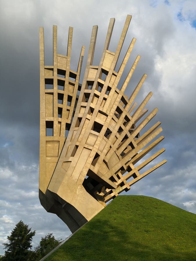Monumento a Las Alas De Bucarest En Rumania Foto editorial - Imagen de ...