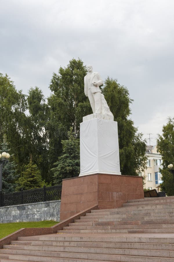 Monumento a Lenin En El Parque Foto de archivo - Imagen de granito ...