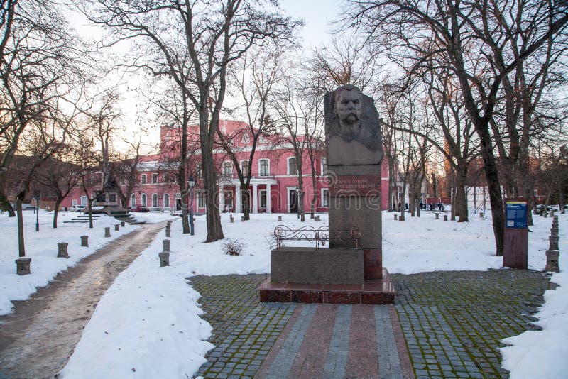 Monumento a Marko Kropyvnytskyi Na Cidade De Kropyvnytskyi Foto de ...