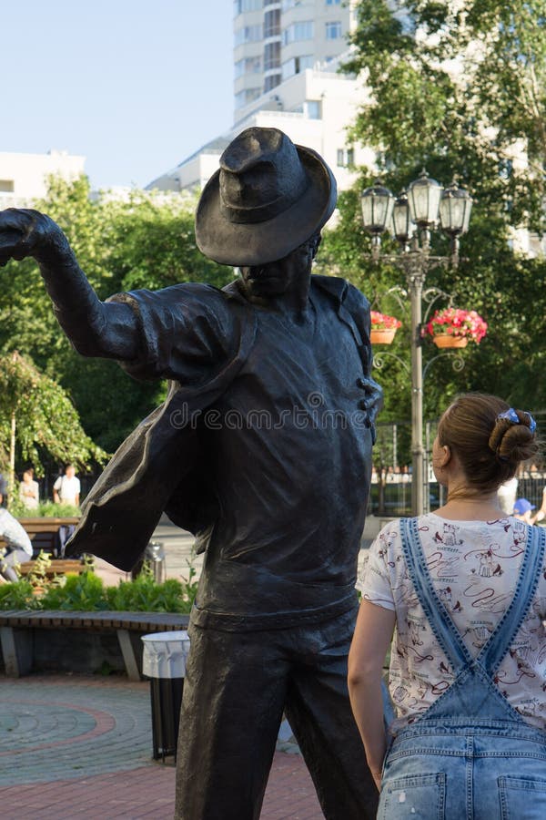 Monumento a Michael Jackson Fotografia Editorial - Imagem de bairro ...