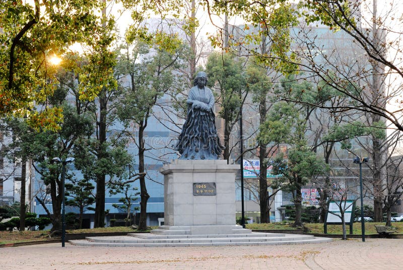 Monumento No Parque Da Paz De Nagasaki Foto Editorial - Imagem de ...