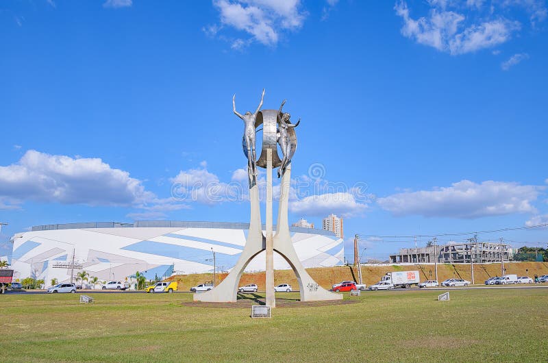 Monumento O Passageiro Na Cidade De Londrina Imagem de Stock Editorial ...