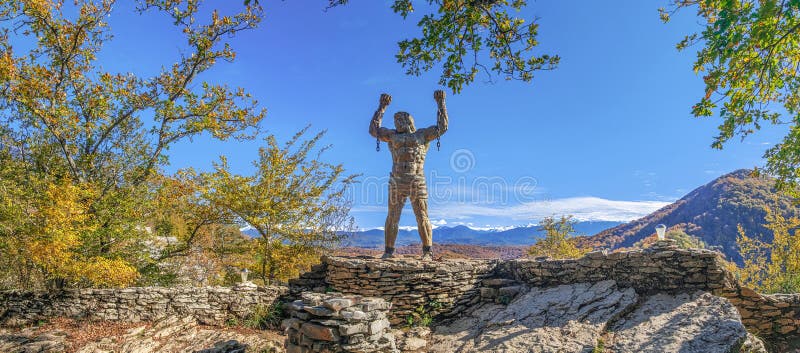 Monumento a PROMETHEUS En Eagle Rocks Parque Nacional De Sochi Foto de ...