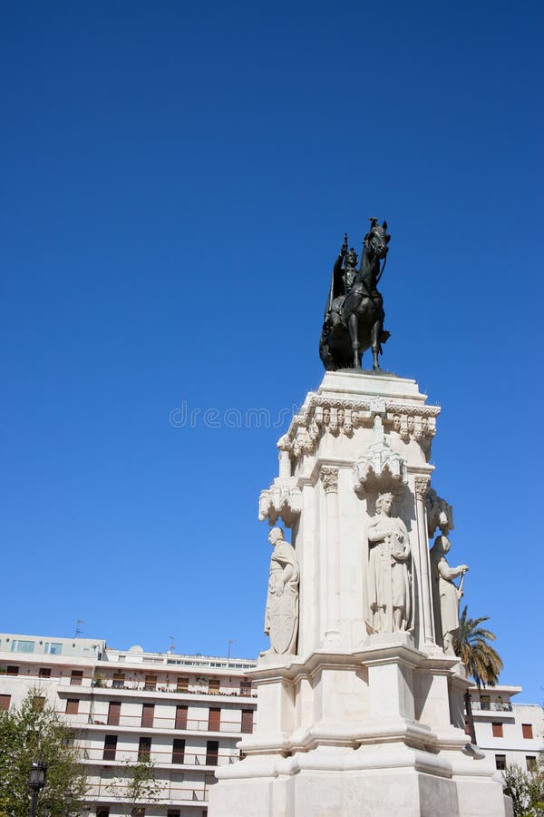 Monumento a Rey Saint Fernando En Sevilla Imagen de archivo - Imagen de ...
