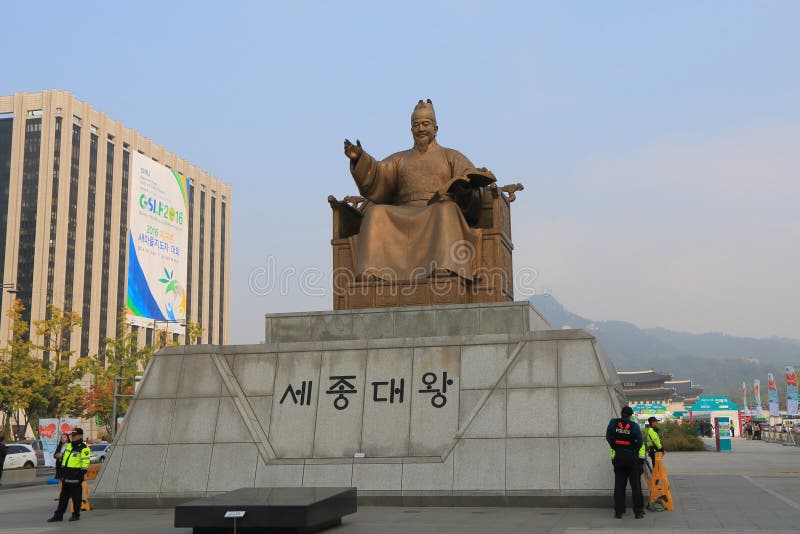 Estátua Do Rei Sejong Em Seul, Coreia Do Sul Foto Editorial - Imagem de ...
