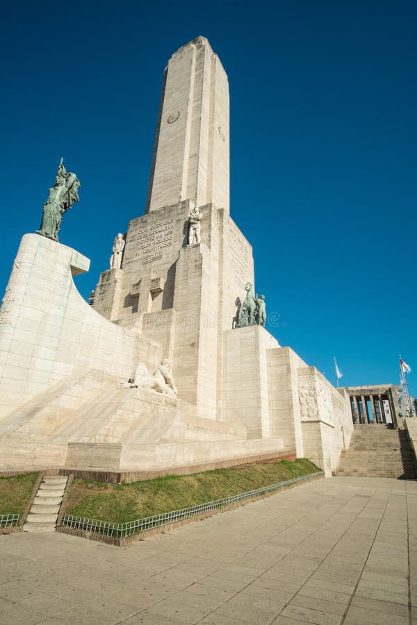 Monumento Un Bandera Del La Foto de archivo - Imagen de conmemorativo ...
