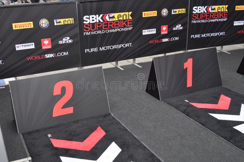 Superbike box at Monza editorial photography. Image of guintoli - 24433207