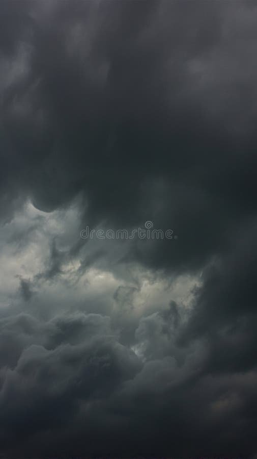 Moody Overcast Sky, Solid Grey Clouds Create Dramatic Atmospheric ...