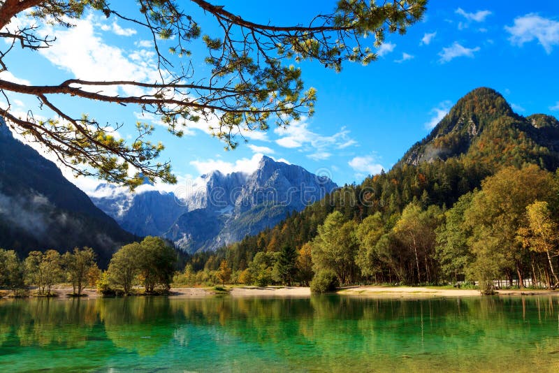 Mooi Jasna-meer in Kranjska Gora Stock Afbeelding - Image of magisch ...